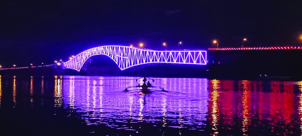San Juanico Bridge lights up in purple to honor Queen Elizabeth II ...