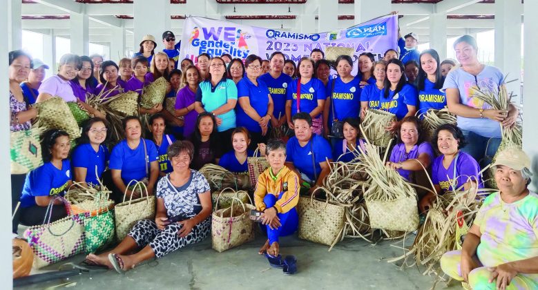 Oras town introduces use of ‘bayong' as part of its anti-plastic ...