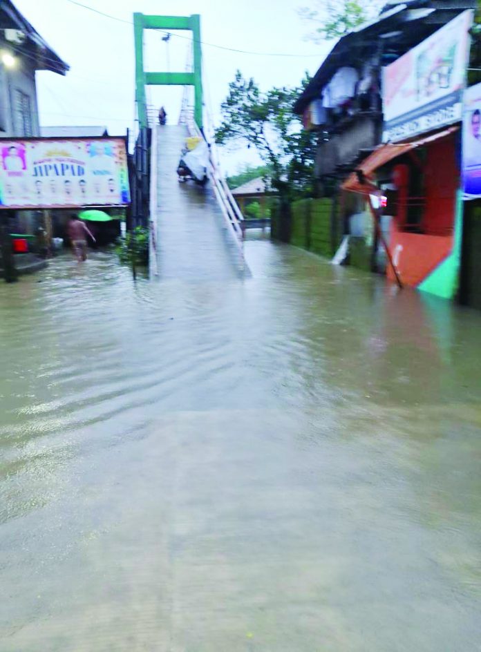 Heavy rains trigger suspension of classes, flooding in EV - Leyte Samar ...