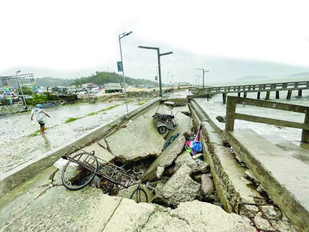 Typhoon Uwan displaces more than 39,700 families in EV - Leyte Samar ...